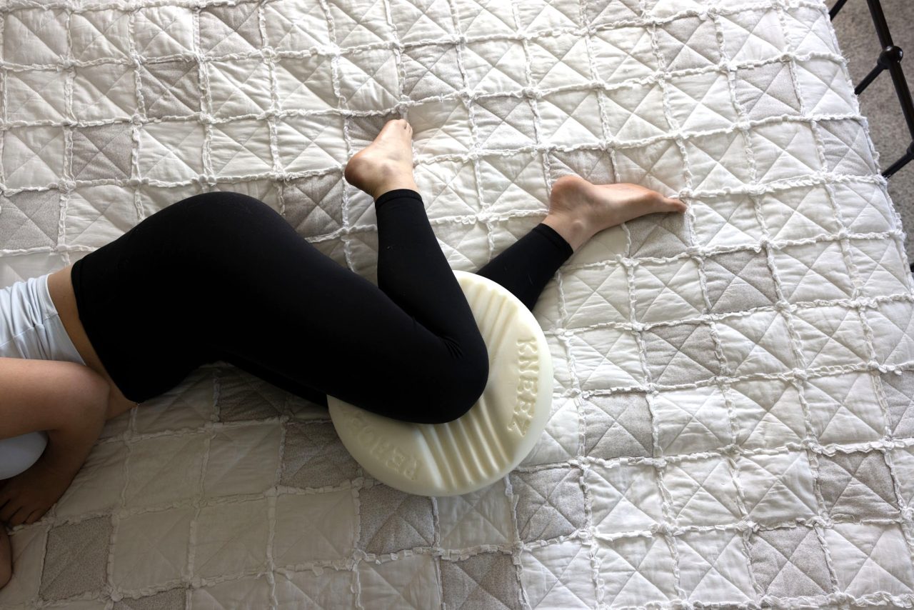 Best Knee Pillows for Side Sleepers - Kneez Peace® Pillows